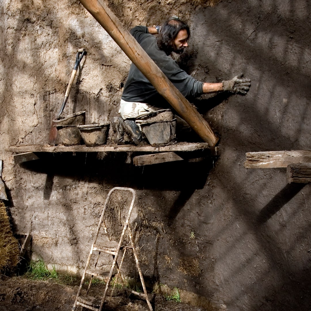 Construcción Natural Modelado Directo en Tierra | Asociación Gaia